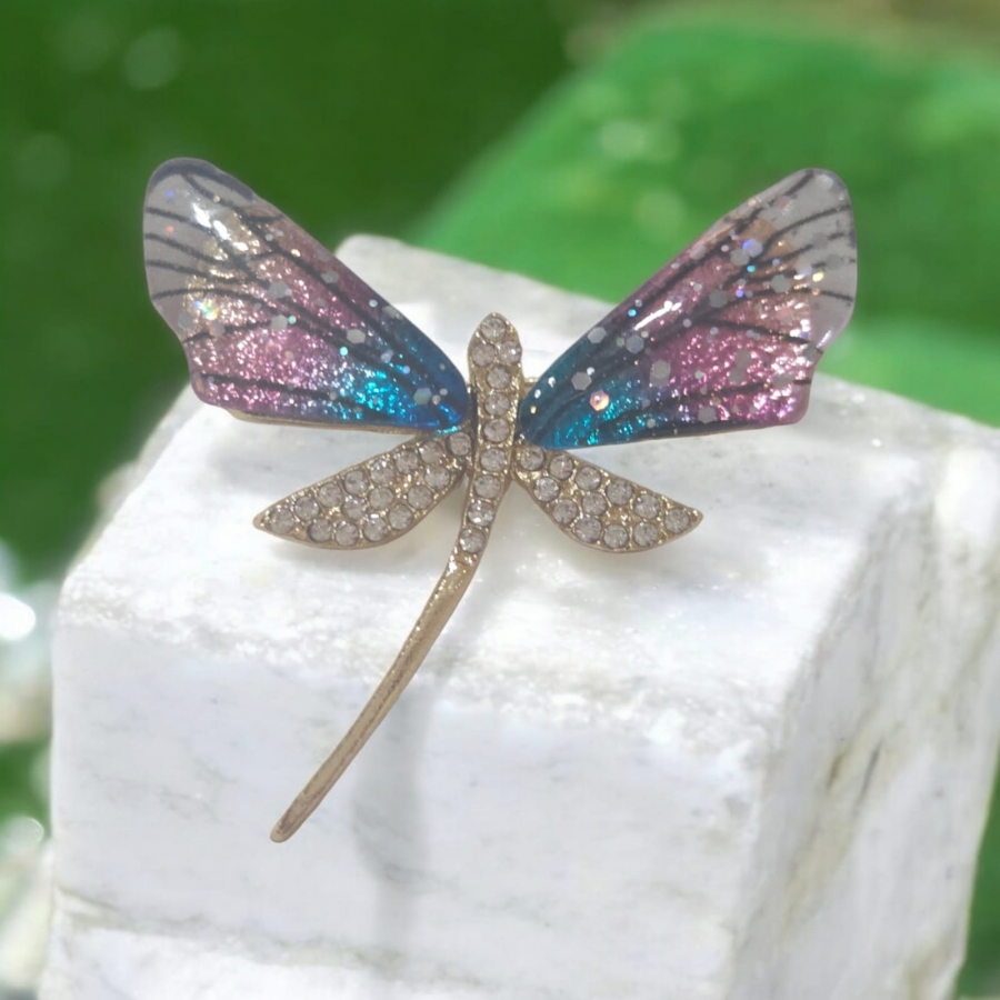 Libélula rosa y azul